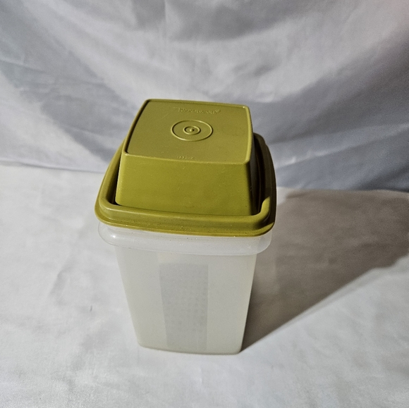 Tupperware | Kitchen | Tupperware Vintage Pickle Keeper With Lifter ...